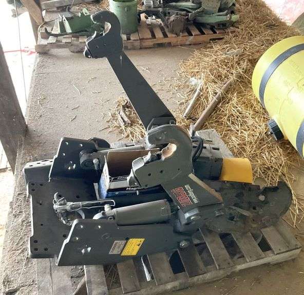 2021 Zuidberg Front 3-Point Hitch and PTO Off of a Challenger 575B ...