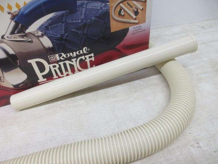 Royal Prince hand vac with manual, very good - Albrecht Auction Service