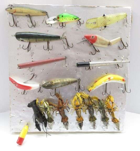 (18) Fishing lures, some wood, some glass eyes, includes: 7- Crab type ...