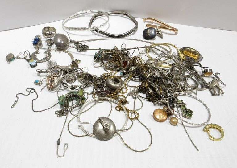 Over 190g of scrap sterling silver, includes broken and damaged pieces ...