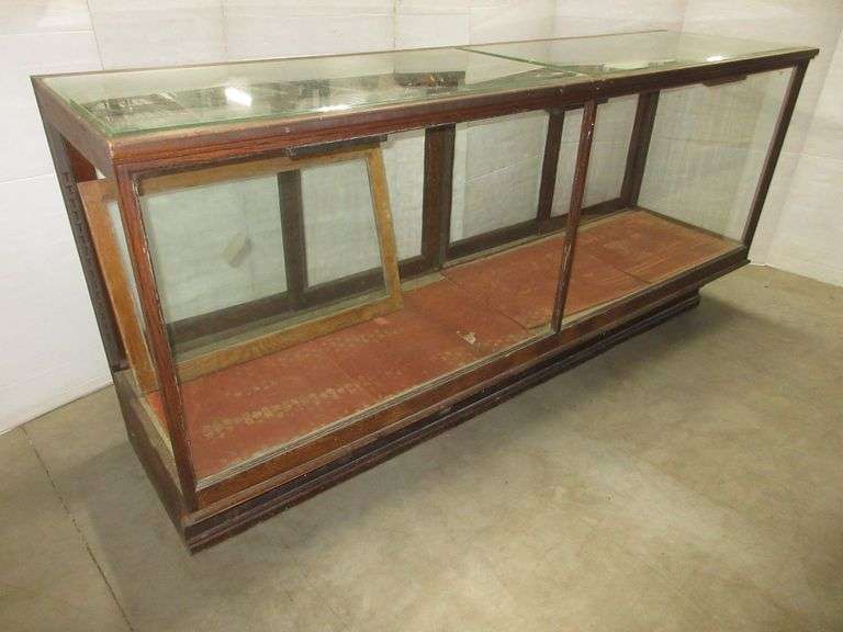 Oak display case with tag by Saginaw Display Case Co., 94 1/2"W x 25 1/ ...