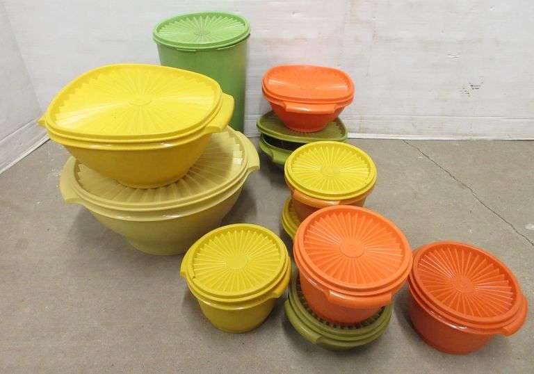(11) Tupperware dishes, all with starburst lids, all different colors ...