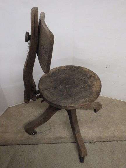 Antique chair, 14"Dia x 16"H seat, heavy wear - Albrecht Auction Service