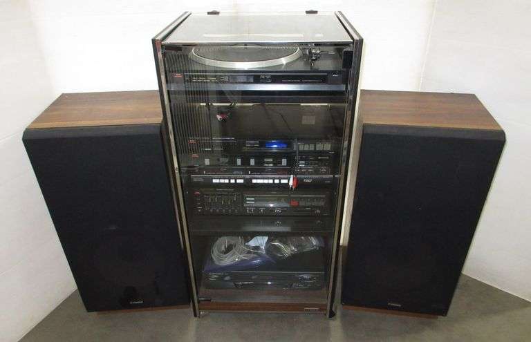 Fisher stereo system, includes: (2) Speakers DS-825, Changer MT 729(C ...