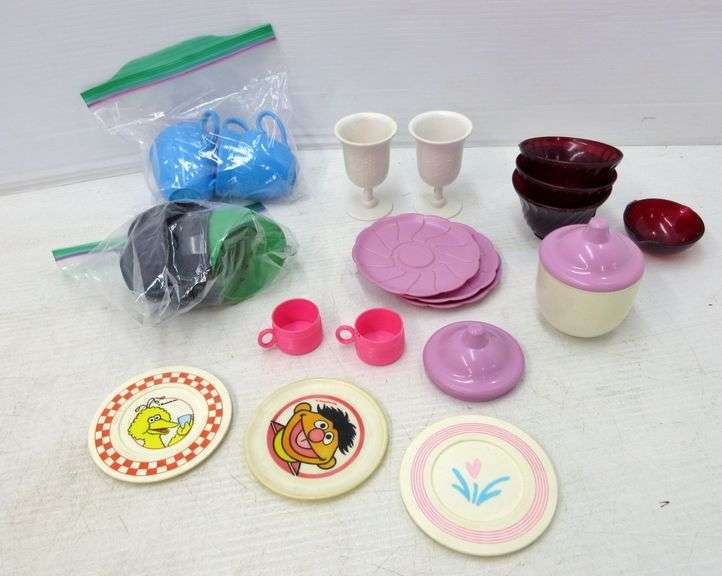 (26) Pieces of 1970s and 80s tea party toys, include: Cups, saucers ...