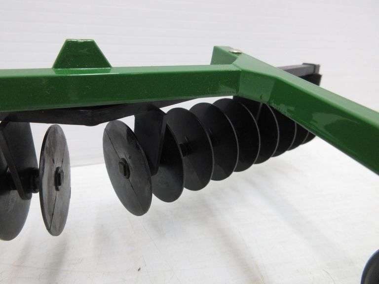 John Deere toy disk, no box, new, 1/16 scale - Albrecht Auction Service