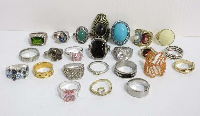 (24) Untested rings with solid bands, no exapandibles, some very nice ...