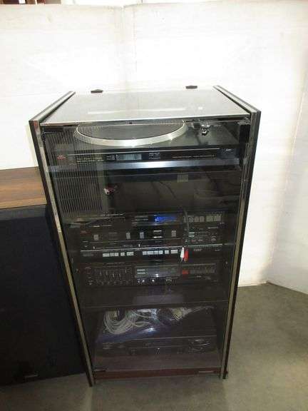 Fisher stereo system, includes: (2) Speakers DS-825, Changer MT 729(C ...