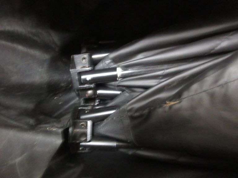 Large pop-up portable hunting blind with carrying bag, made by Eastman ...