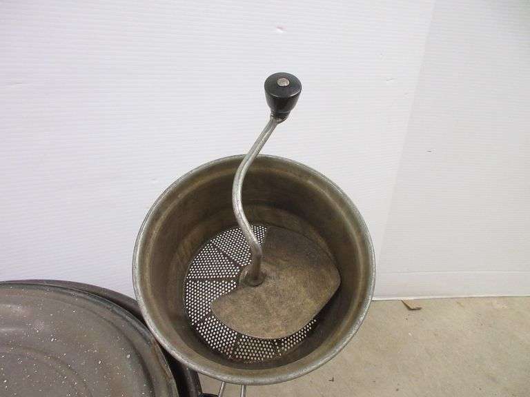 Granite canning pot, large stainless steel pot, hand crank food mill ...