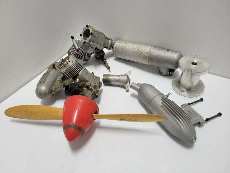 Super Tiger and KB RC Plane Engines - Albrecht Auction Service