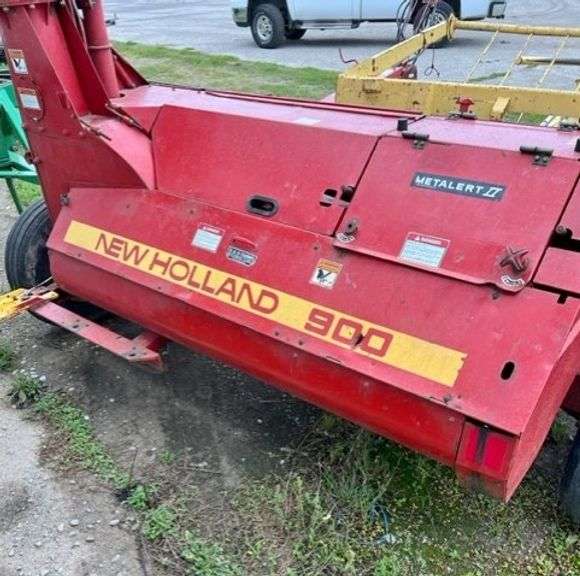 New Holland 900 Pull Type Chopper, 2-22" Row Corn Head Included, Small ...