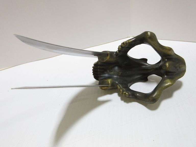 Sabertooth tiger dual blade collectible knife, brass colored skull ...