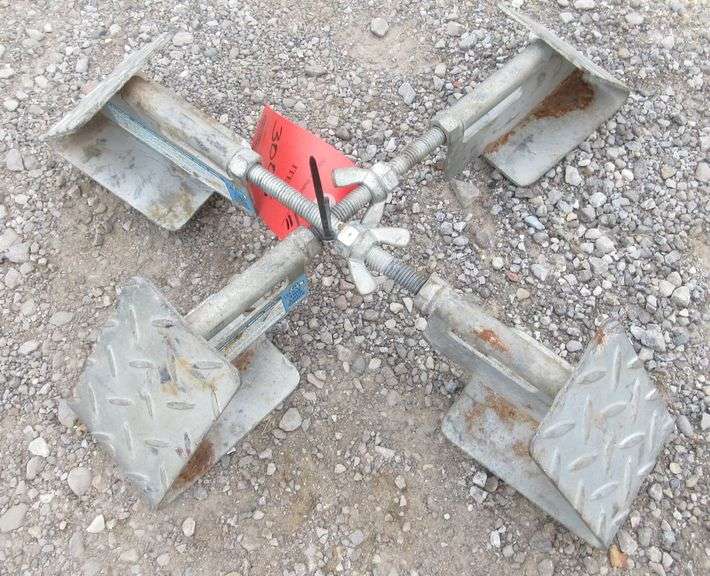 Adjustable trailer wheel chocks - Albrecht Auction Service