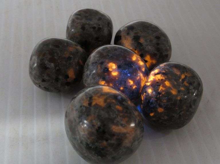 (6) Polished Yooperlite (Flame Stone), up to 1"W - Albrecht Auction Service