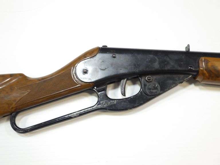 Daisy Model 103 BB Rifle, shoots strong - Albrecht Auction Service