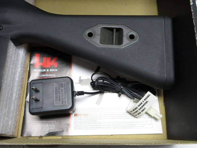 H&K MP5 airsoft electric full or semi-auto, charger, battery, and ...