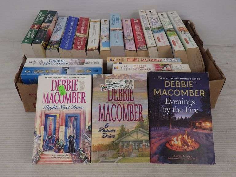 (21) Debbie Macomber books - Albrecht Auction Service