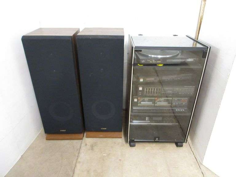 Fisher stereo system with record player, and (2) fisher speakers, plays ...