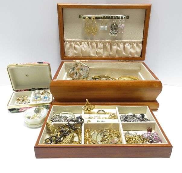 Womens jewelry in boxes, include: Gold/silver-tone necklaces, bracelets ...