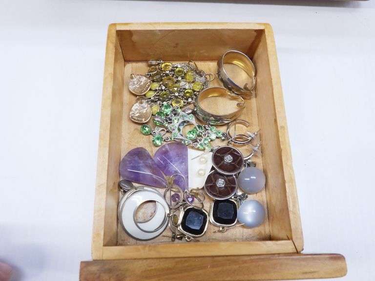 Four-drawer handmade jewelry box, natural color, filled with rings ...