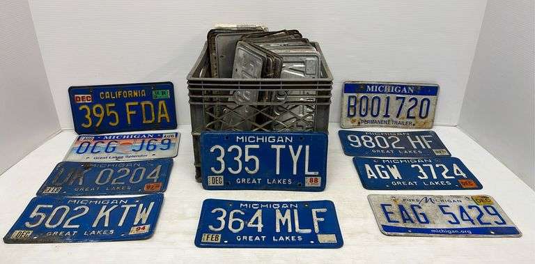 (73) License plates, some newer - Albrecht Auction Service