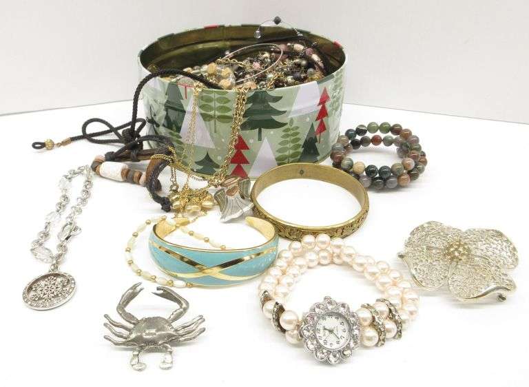 Untested jewelry in a decorative tin, some nice pieces in here and ...