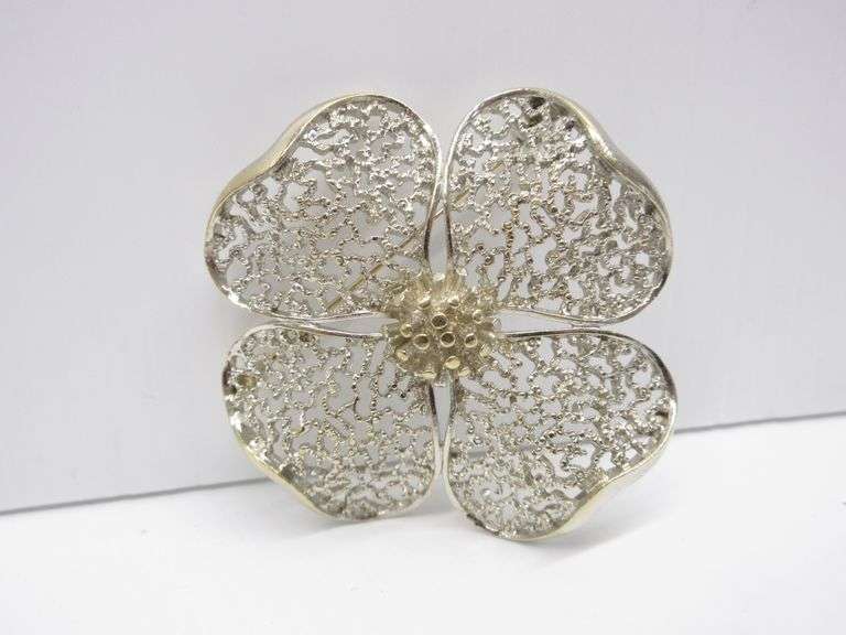 Untested jewelry in a decorative tin, some nice pieces in here and ...