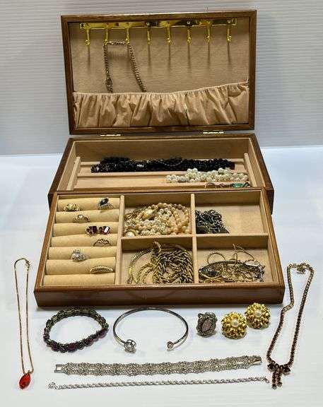 Jewelry box full of estate jewelry, includes: Rings, necklaces ...