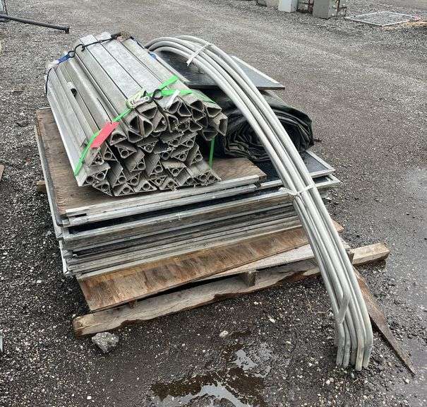 Semi trailer side kit, came off a 43' 8-axle trailer, dirty from ...