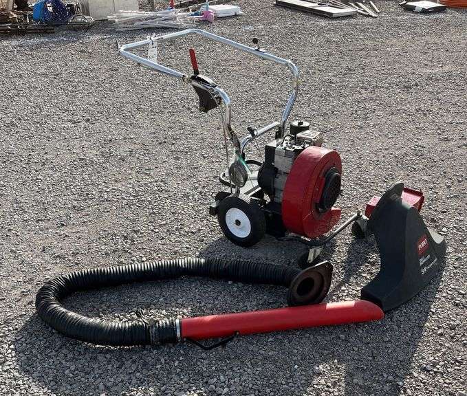 Toro leaf blower/vac, currently set up as a blower and works great ...