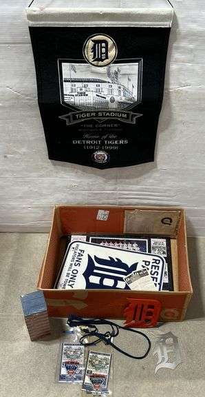 Detroit Tigers collectible items, includes: Block game, Metal signs "D ...