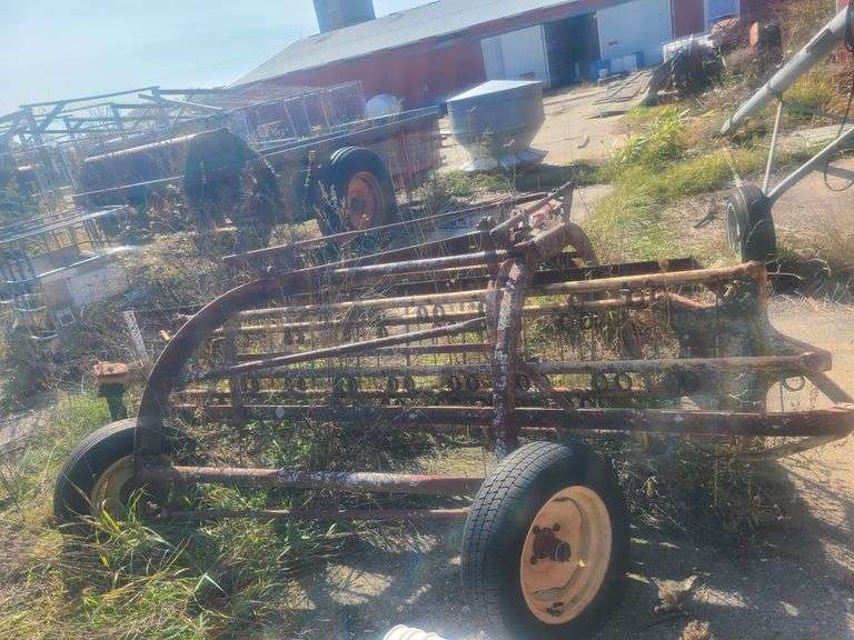 5-Wheel pull-behind hay rake, parked 5 years ago, worked OK when parked ...