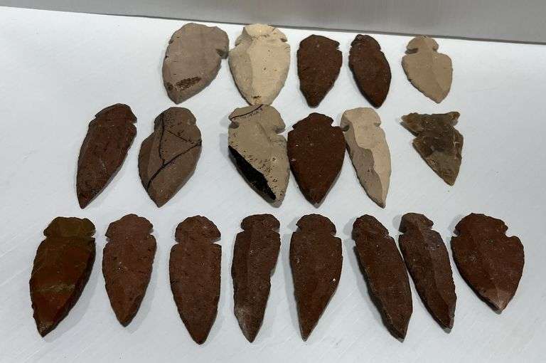 (19) Large arrowheads, up to 3" - Albrecht Auction Service