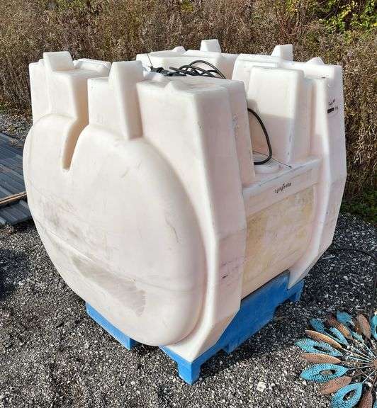 220-Gallon heavy duty plastic tank with 12V pump and hose, was used for ...