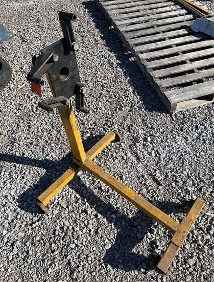 Heavy duty engine stand, very good - Albrecht Auction Service