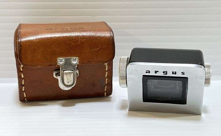 Argus camera viewer with focus adjustment, in original leather case ...