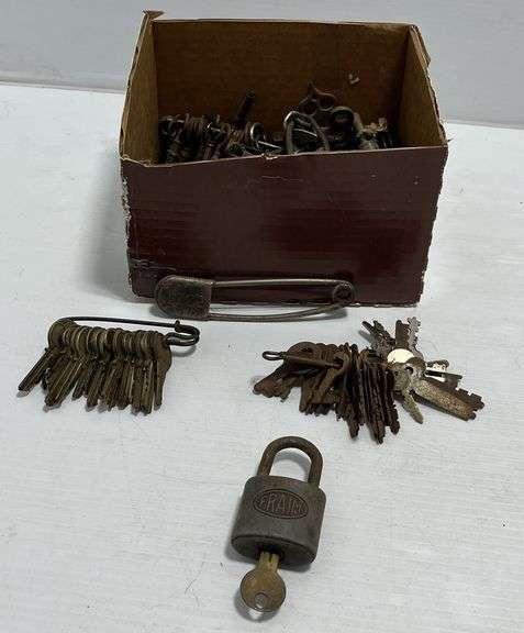 Very old locks and keys - Albrecht Auction Service