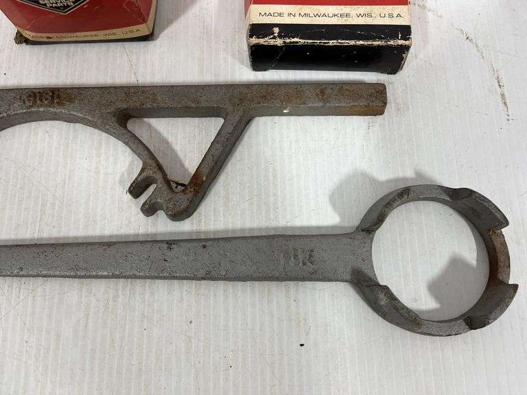 Briggs & Stratton tachometer/sirometer; Briggs and Stratton flywheel ...