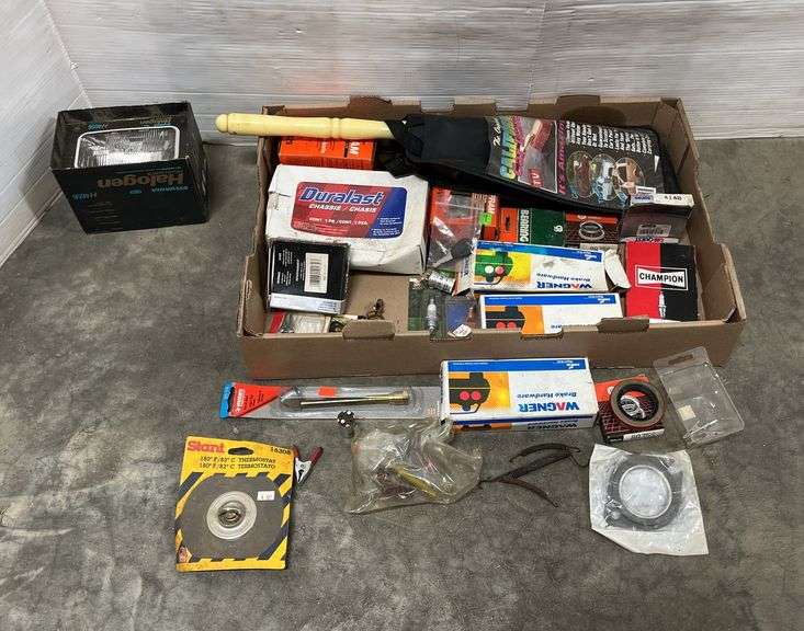 Box of older car repair items - Albrecht Auction Service
