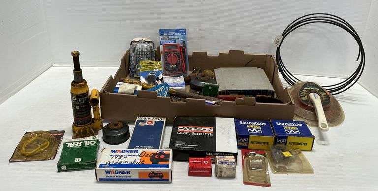Assorted auto repair items - Albrecht Auction Service