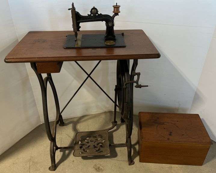 Antique Howe treadle sewing machine with wood cover, table- 28"W x 16"D ...