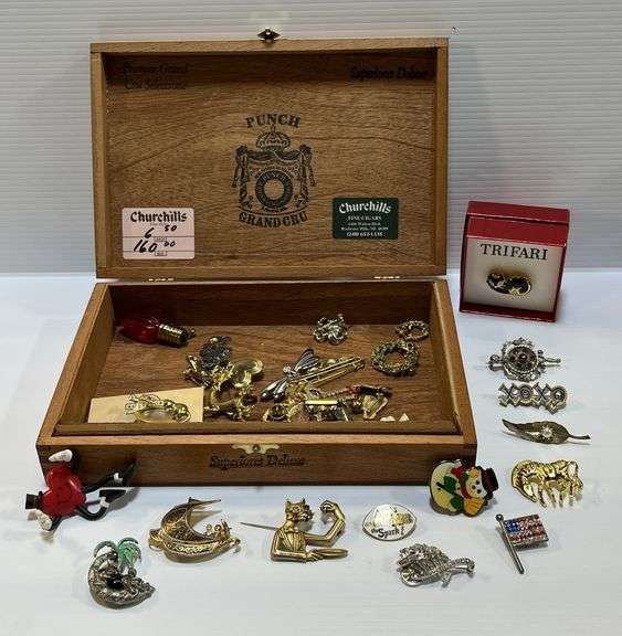 33 Pieces Of Assorted Styles Of Womens Brooches Pins Many Different