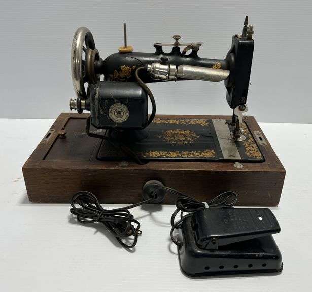 ACME Special T-No.3 portable electric sewing machine with original ...