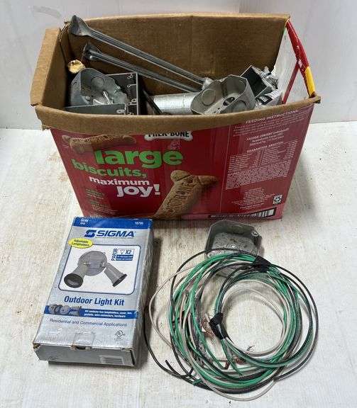 Electrical boxes, spreader bars, fixtures - Albrecht Auction Service