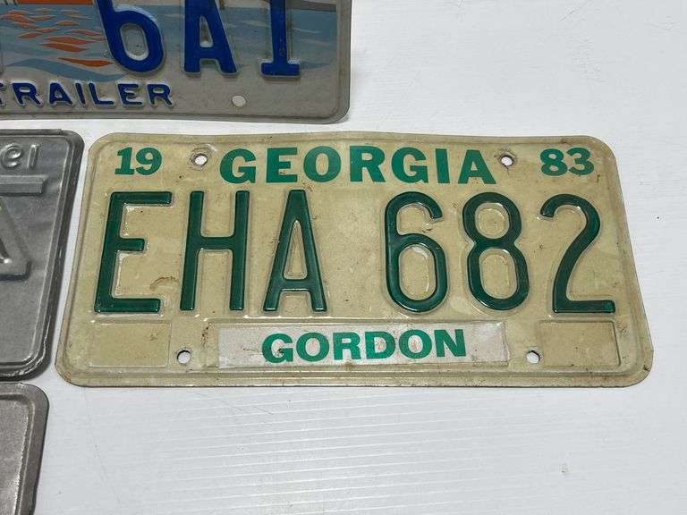 (17) License plates, includes: Six- 1971 Red Michigan Plates; Five ...