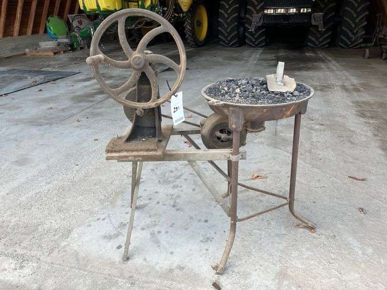 Hand Crank Blacksmith Forge - Albrecht Auction Service