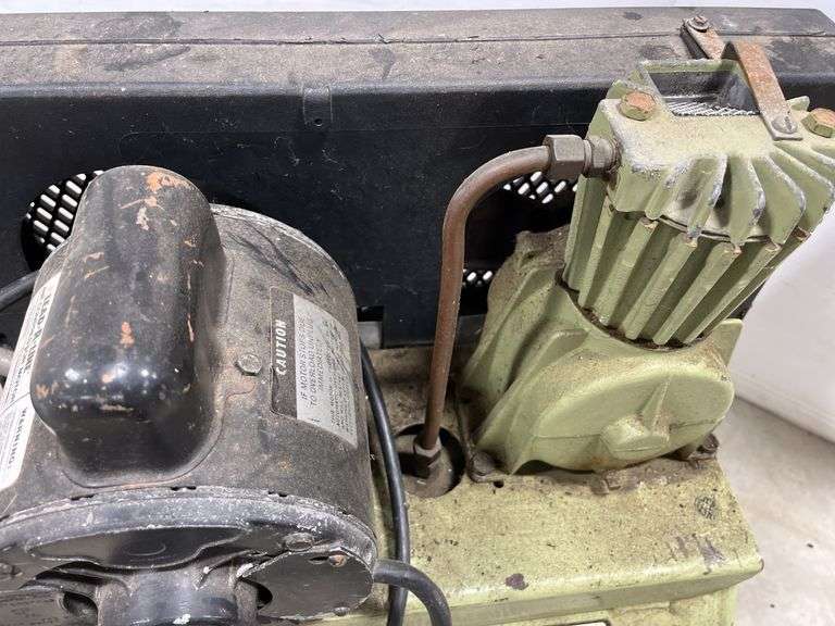 Sears air compressor, works - Albrecht Auction Service