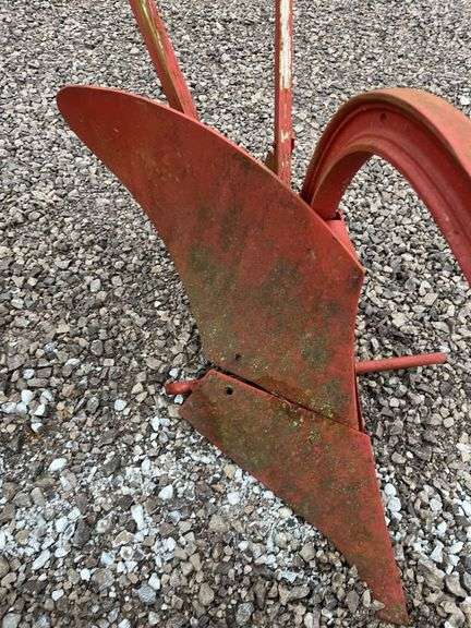Antique red plow - Albrecht Auction Service