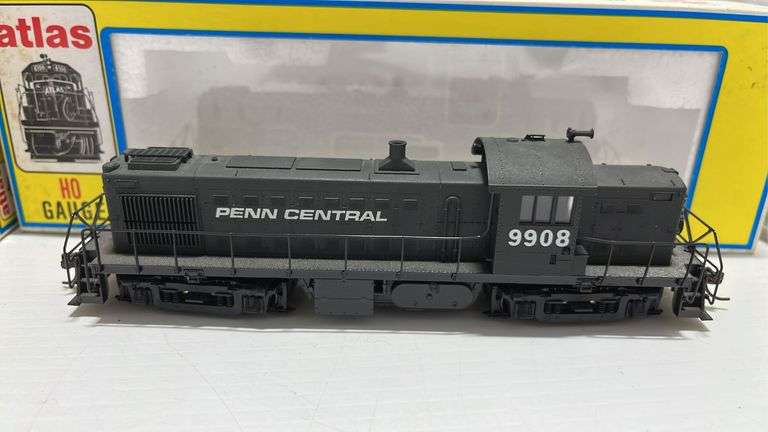 Atlas Ann Arbor RS-1 HO scale diesel locomotive 21, Atlas Penn Central ...